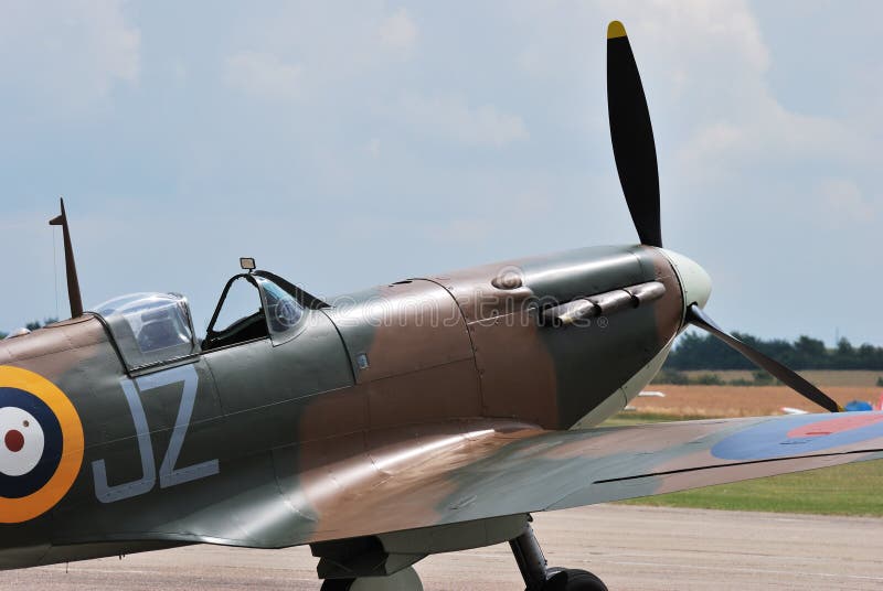 Spitfire Standing on Runway Stock Photo - Image of cockpit, groud: 20293332