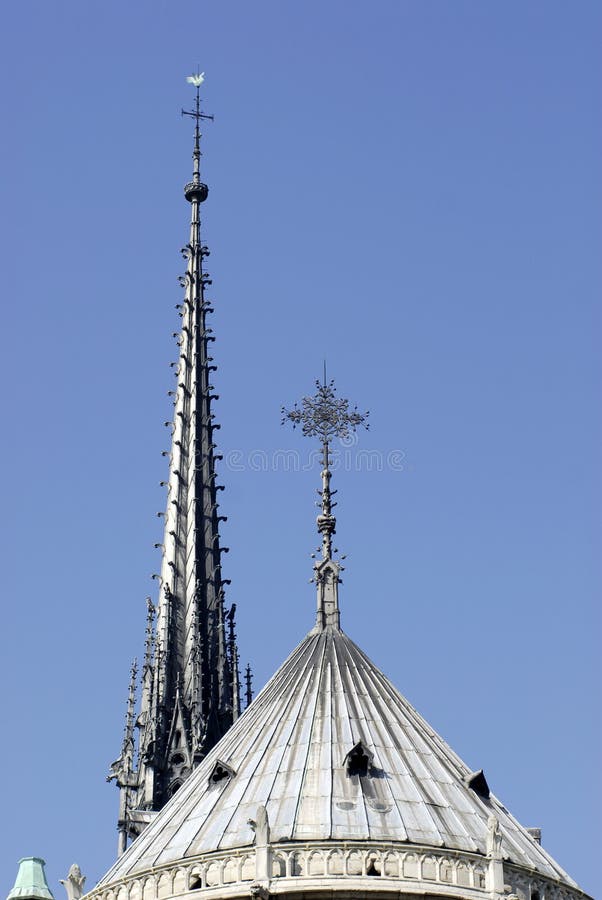 Spits Notre Dame Parijs stock afbeelding. Image of godsdienstig - 4614879