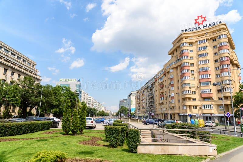 Spitsuurverkeer Op Victory Square in Bucharest Redactionele Stock Afbeelding - Image of ...