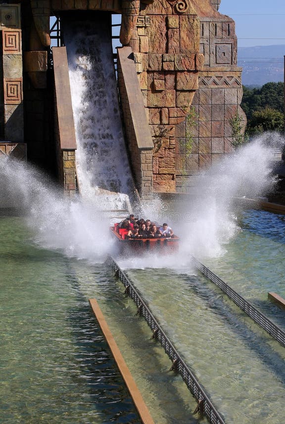 Splash editorial image. Image of scream, people, italy - 21506570