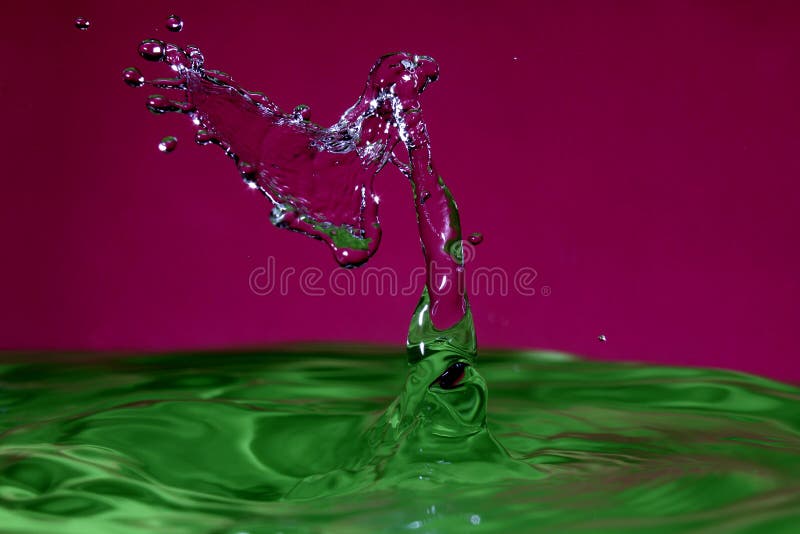 Splash Resulting from the Impact of a Drop with a Container Full of ...