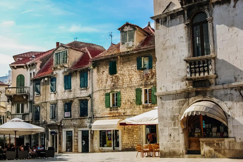 Split, Croacia - 1 De Junio De 2019: Ciudad Antigua De Split, Ciudad ...