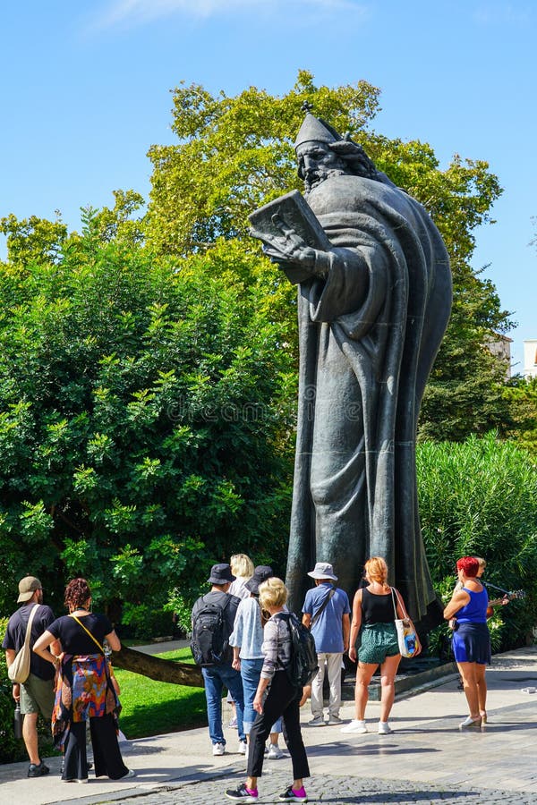 Split, Croatia - September 20, 2024: Tourists at the Bronze Statue of ...