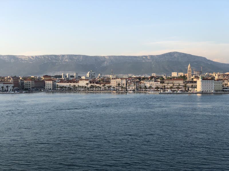 Split Skyline during Sunset Stock Image - Image of ocean, sunset: 186202363