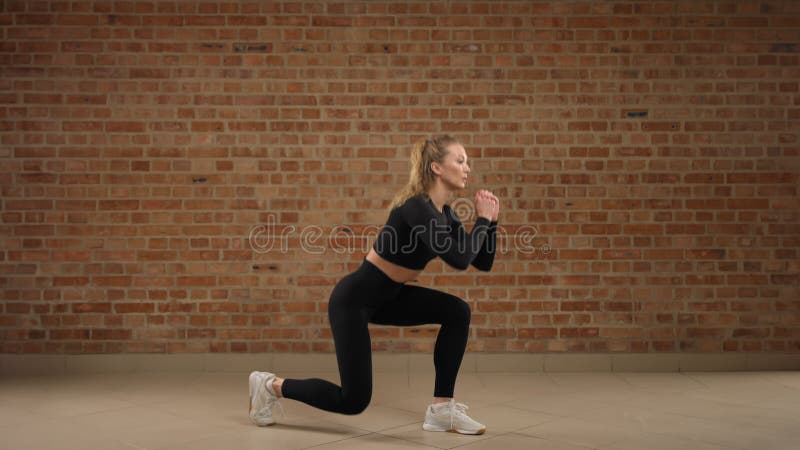 Split Squats. Fitness Trainer in Black Athletic Wear Demonstrating the ...