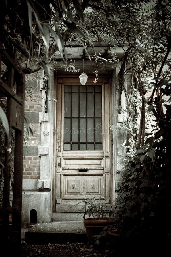 Spookhuis stock foto. Image of ontvet, geheimzinnigheid - 25197866