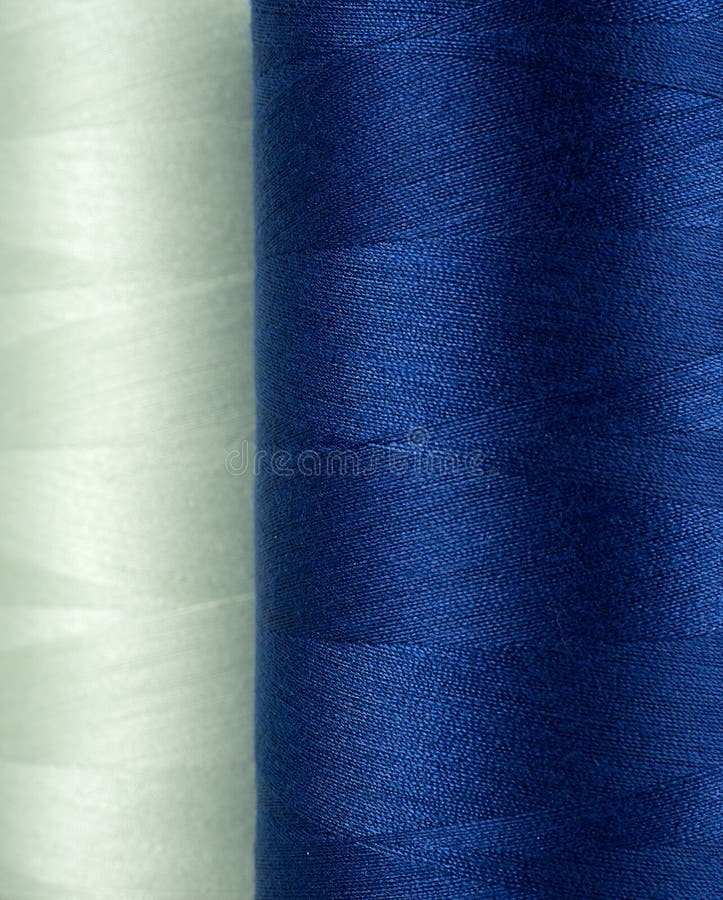 Spool Van Blauwe En Groene Draad Stock Foto - Image of blauw, vezel ...