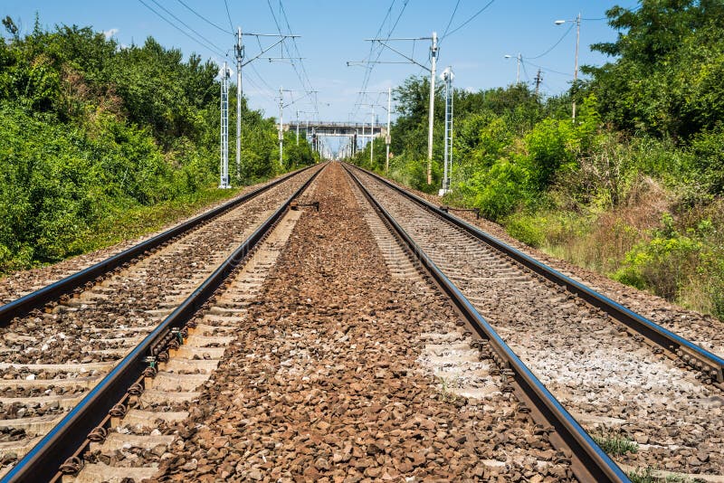 Spoorweg stock foto. Image of elektrisch, modern, roemenië - 4415640