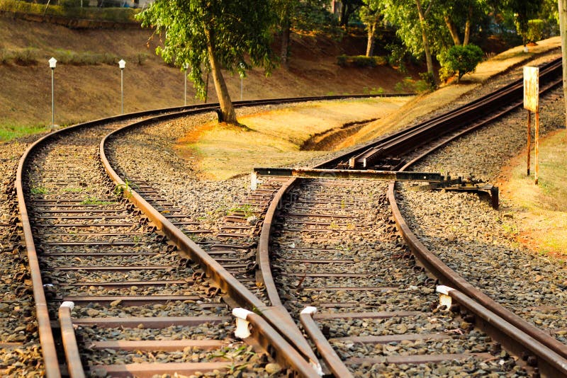 Spoorweg kruising stock afbeelding. Image of trein, kruis - 35046107