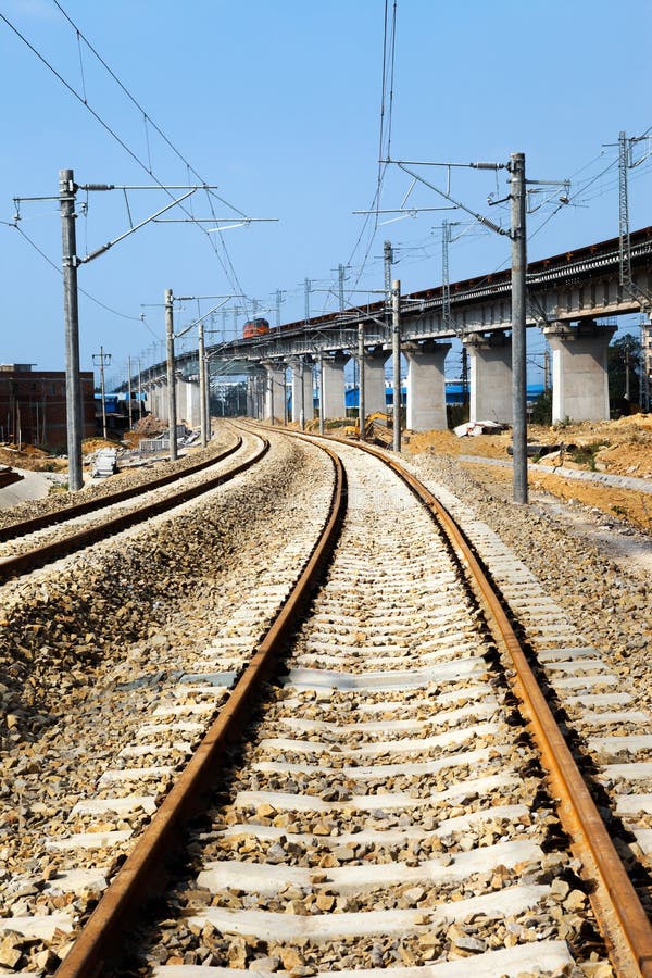 Spoorwegbouw, Spoorweg En Viaduct Stock Foto - Image of faciliteit ...