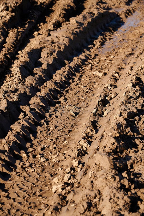 Sporen in Modder Door Voertuigen Stock Foto - Image of afdruk, grond ...