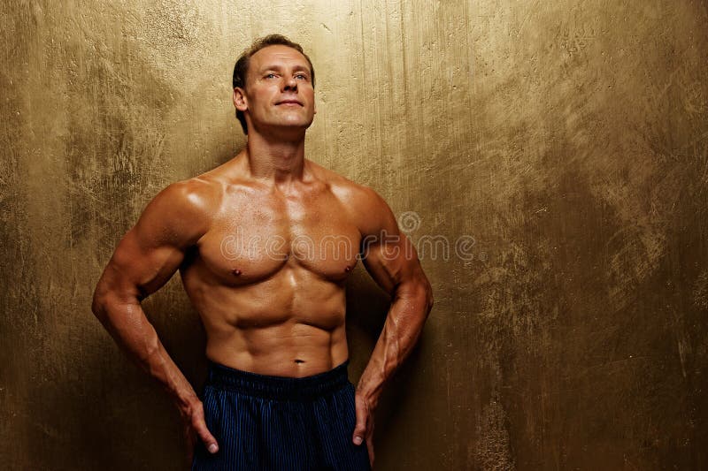 Sportlicher Mann Mit Perfekter Karosserie Stockfoto - Bild von ...