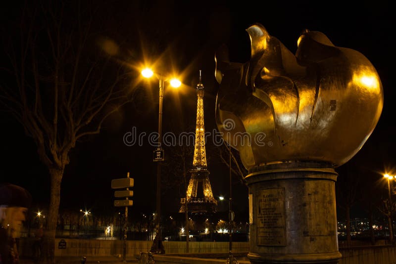Spotlight on the Flame of Freedom Editorial Photo - Image of tower ...