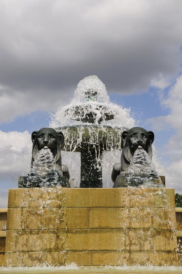 Spraying Fountain and Lion Statue Stock Image - Image of fountain ...