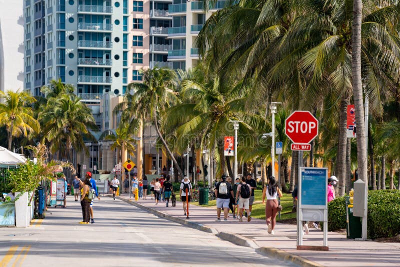 Spring Break at the Haulover Sandbar People on Boats Editorial Stock ...