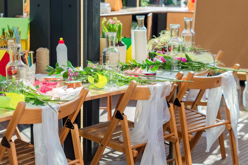 Spring Decoration Workshop. Making Flower Bouquets and Arrangements ...