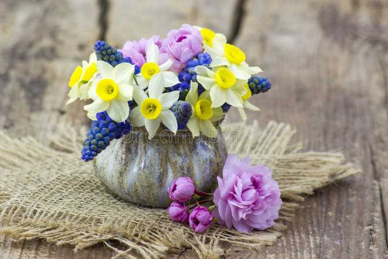 Spring Flowers Bouquet in a Vase Stock Image - Image of flower, leaf ...