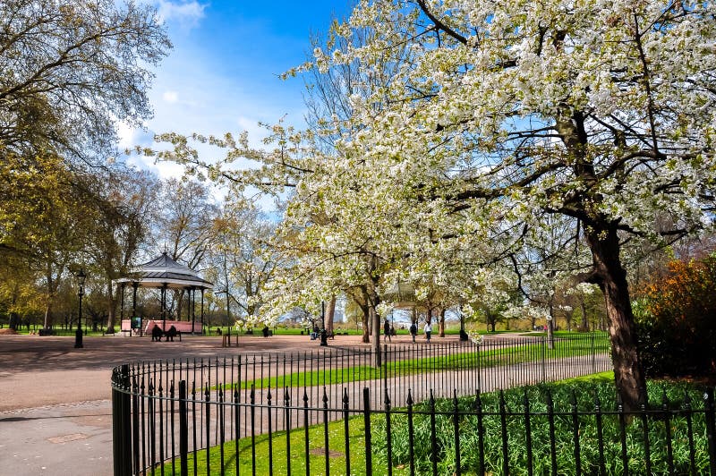 Spring in Hyde Park, London, UK Stock Photo - Image of gardens, field ...