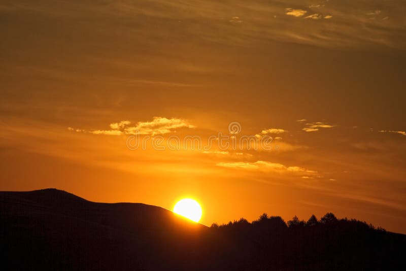 Stunning Sunset Sun Setting Behind Tree, Mountains Rural Australia ...