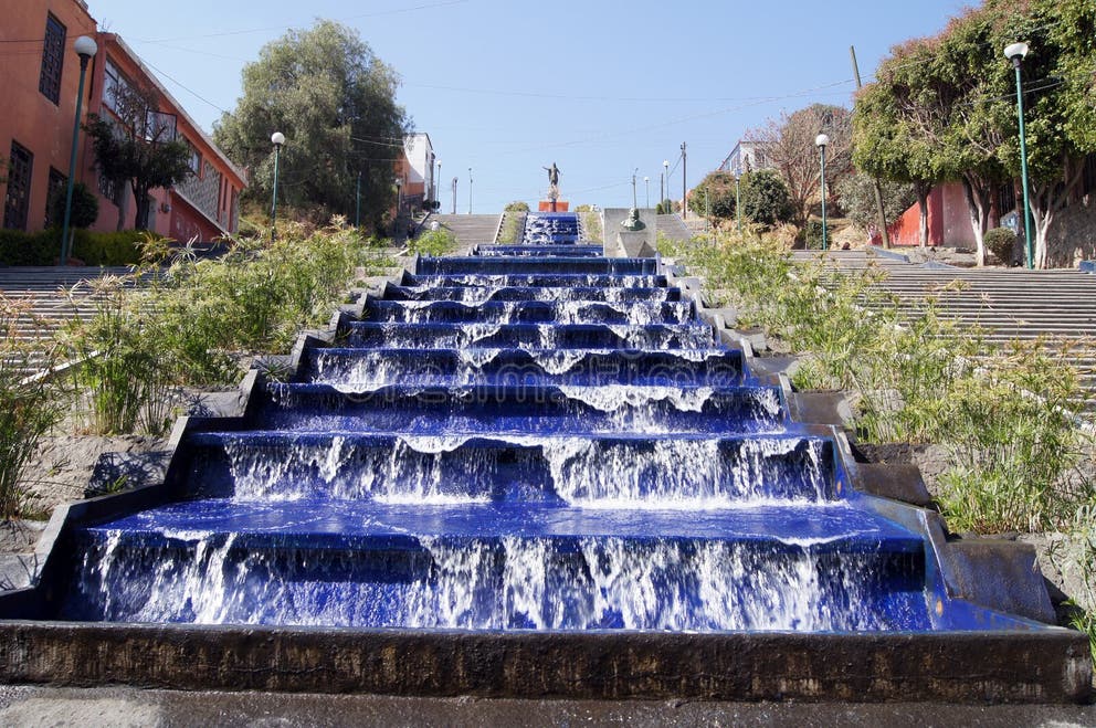 Springbrunn arkivfoto. Bild av bygger, intresse, sten - 19960718