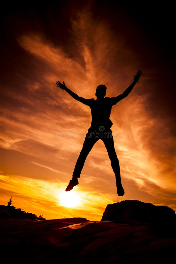 Springende silhouetten stock foto. Image of genieten - 54054622