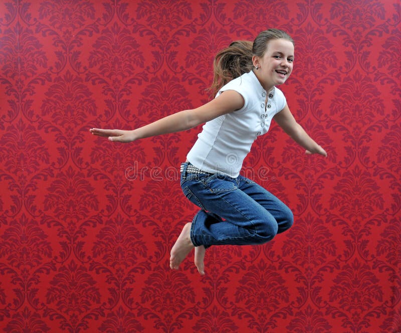 Springendes Mädchen stockbild. Bild von mädchen, springendes - 11057087