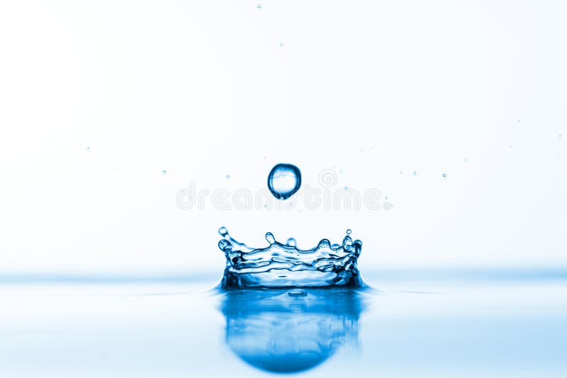 Spritzt vom Wasser stockfoto. Bild von nahaufnahme, konzentrisch - 51478946