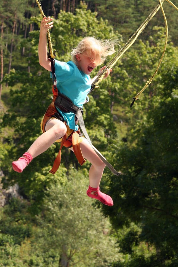 Sprung stockbild. Bild von mädchen, park, kind, flugwesen - 3055291