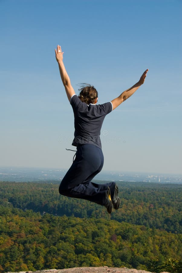 Springender Mann stockfoto. Bild von mann, springender - 5982108