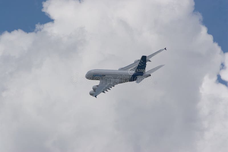 Spruta ut flygplan arkivfoto. Bild av färgrikt, färgglatt - 5079666