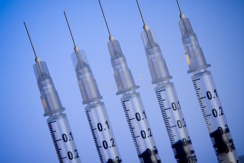 Beschikbare Medische Spuiten Met Naalden Stock Foto - Image of ...