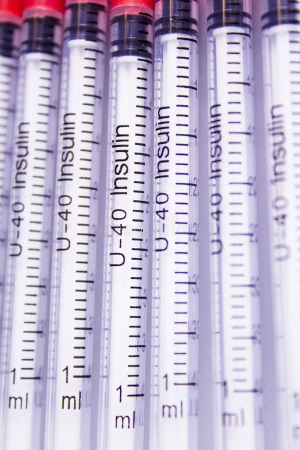 Spuiten voor insuline stock foto. Image of bloed, ziekenhuis - 104091324