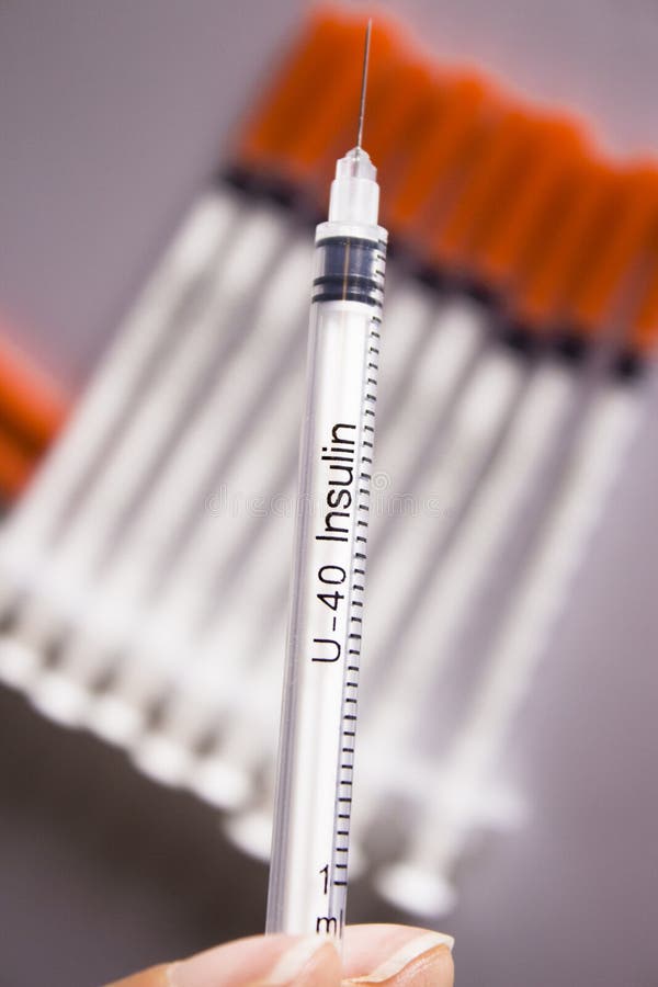 Spuiten voor insuline stock foto. Image of bloed, ziekenhuis - 104091324