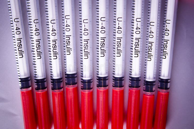 Spuiten voor insuline stock foto. Image of bloed, ziekenhuis - 104091324