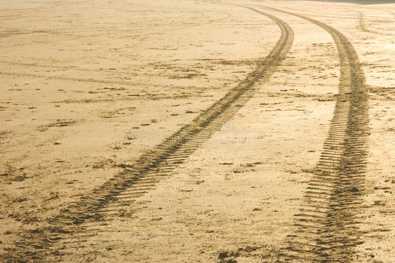 Autospuren im Sand stockfoto. Bild von sport, richtung - 10334266
