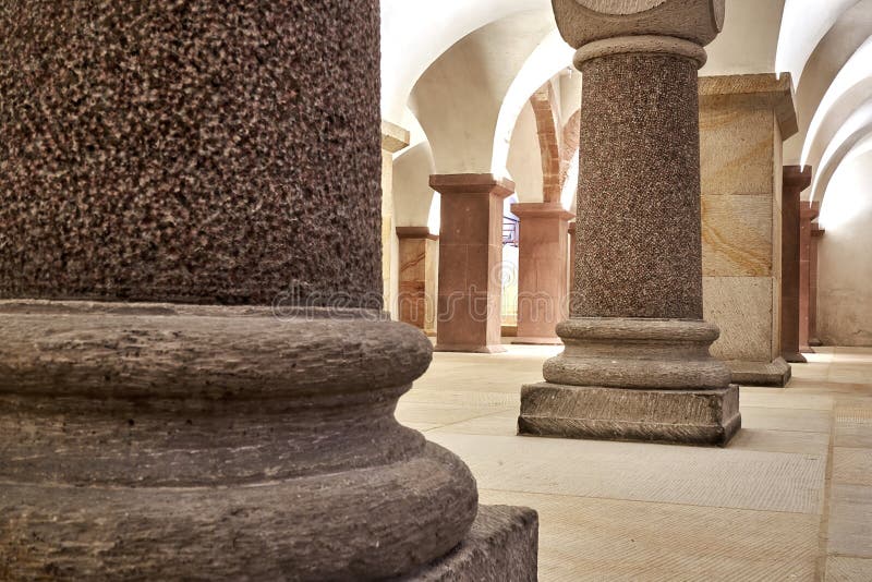 Square and Circular Supports of an Arch Structure To Stabilize the ...