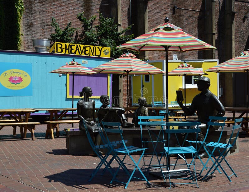 Square in Downtown Eugene, Oregon Editorial Photo - Image of ...