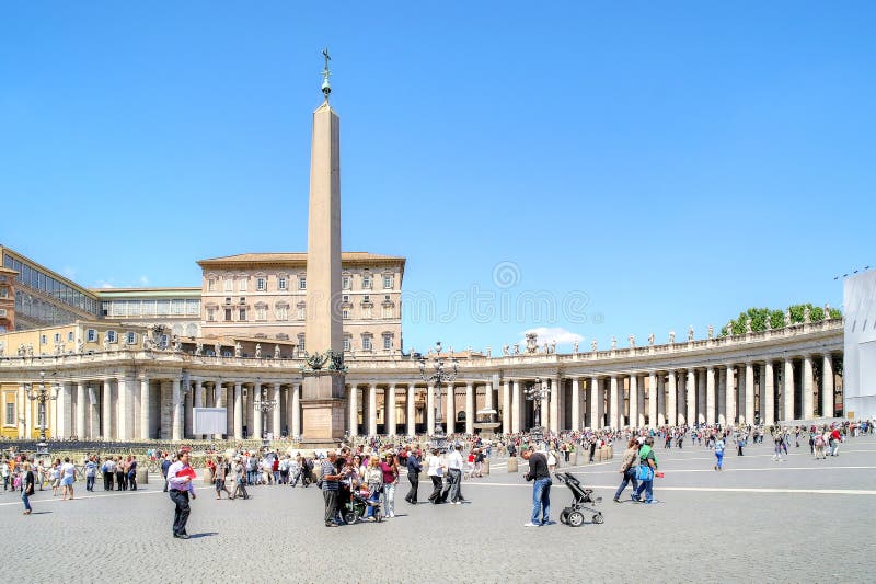 On the Square of Saint Peter. Vatican Editorial Image - Image of ...