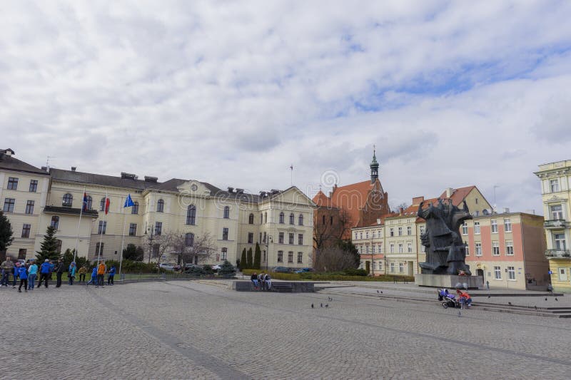 Square view editorial image. Image of monument, river - 73417610