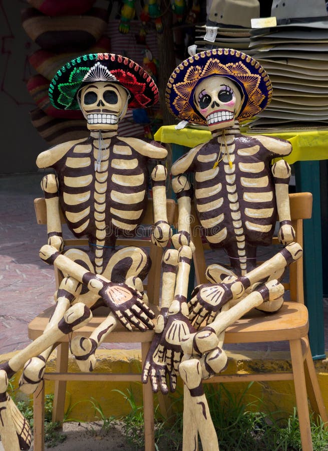 Squelettes Mexicains En Bois Image stock - Image du découpé, fête: 42251233