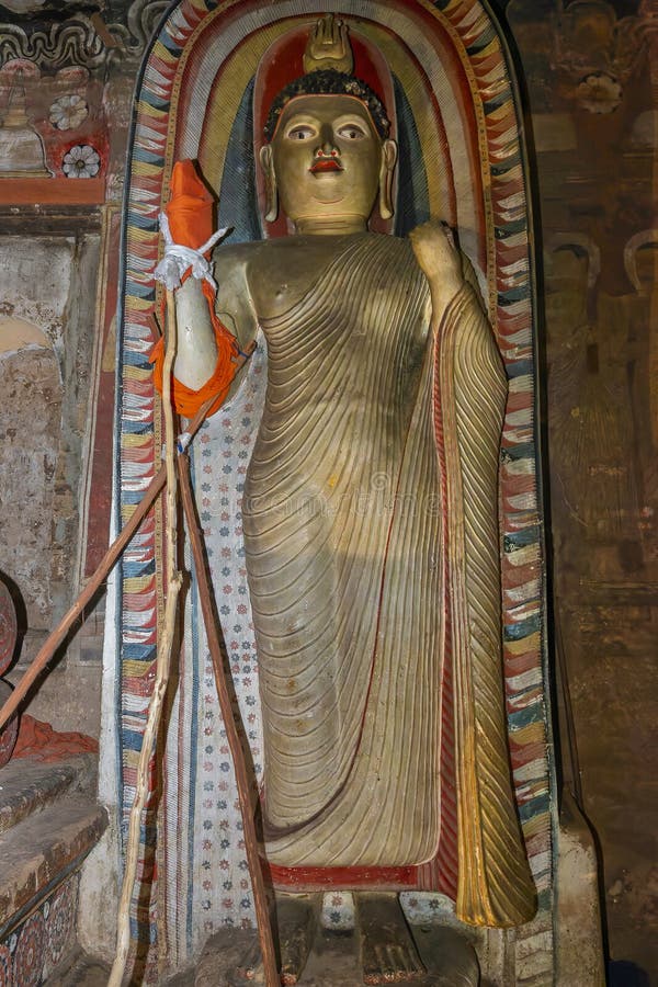 Sri Lanka - Dambulla - Dev Raja Viharaya (Buddha) - Golden Standing ...