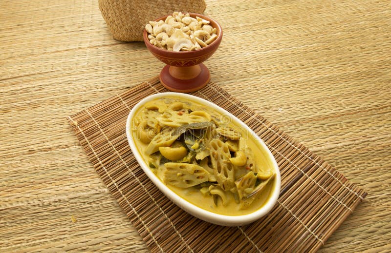 Sri Lankan Style Lotus Root Curry Foto de archivo - Imagen de comida ...