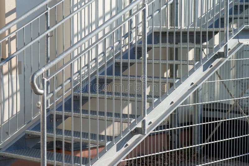 Ståltrappa fotografering för bildbyråer. Bild av metall - 43873923