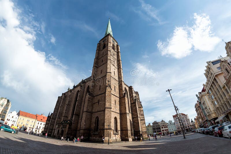 St. Bartholomew`s Cathedral in the Main Square of Plzen Editorial Stock ...