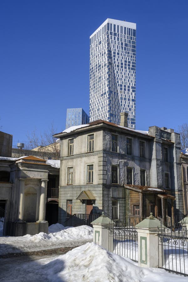 A 21st-century Skyscraper and the Scenery of 19th-century Moscow ...