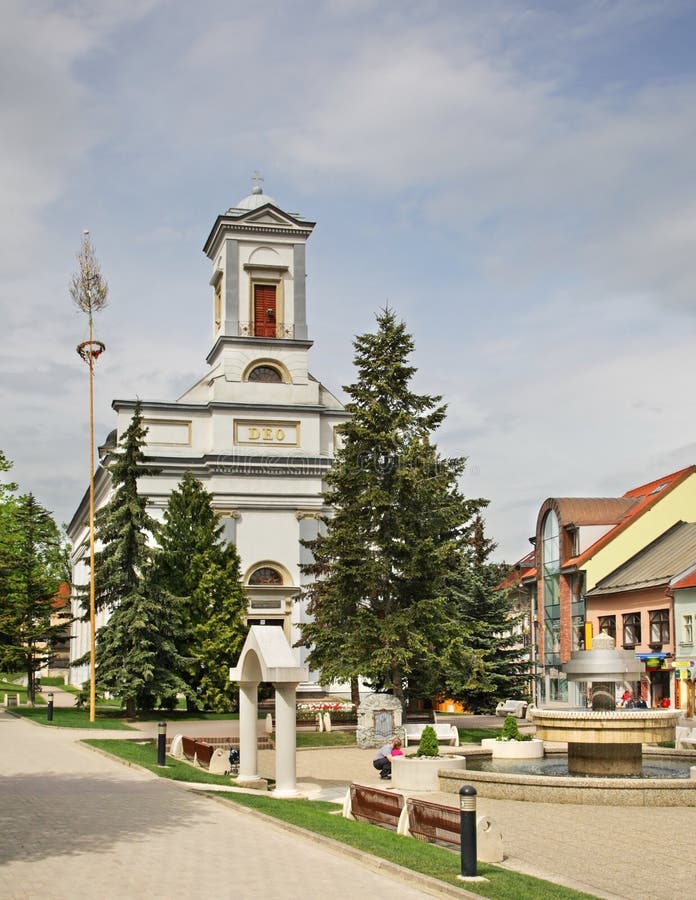 St. Egidius Square in Poprad Slowakei Stockbild - Bild von blumen, baum ...