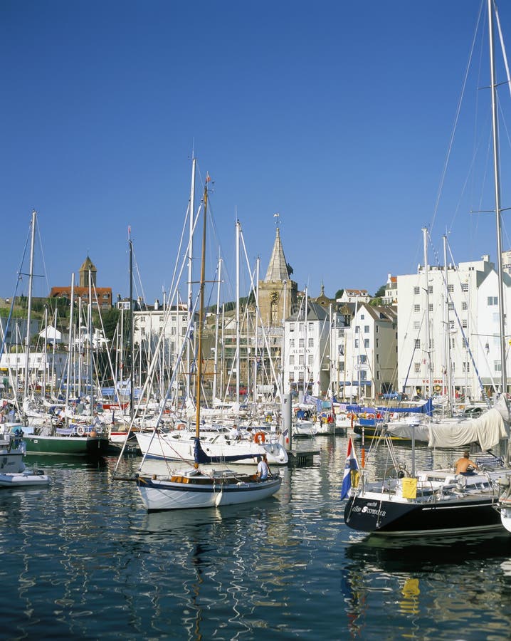 ST ISLAS DEL CANAL DE GUERNESEY DEL PUERTO DE PETER Imagen editorial ...