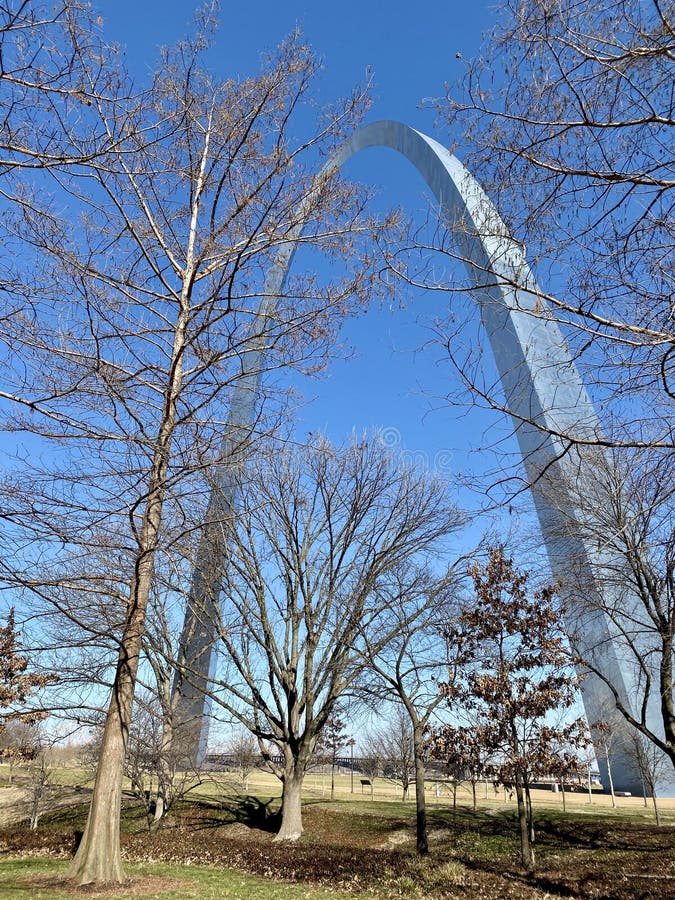 St.Louis Gateway Arch and Trees Editorial Photography - Image of ...