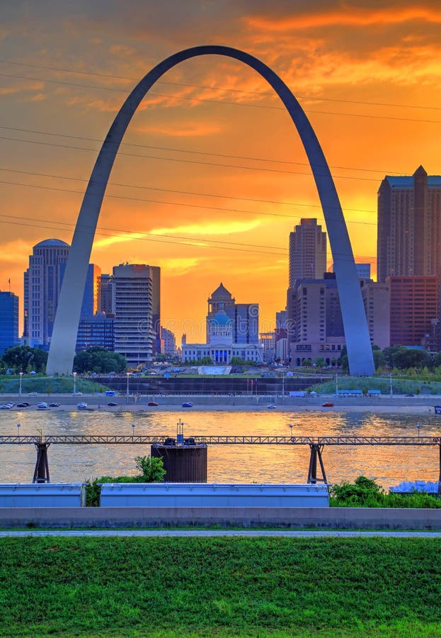St. Louis, Missouri and the Gateway Arch Editorial Stock Photo - Image ...