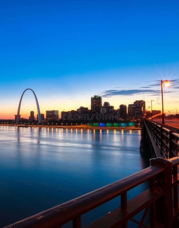St. Louis, Missouri Skyline and the Gateway Arch Editorial Photography ...
